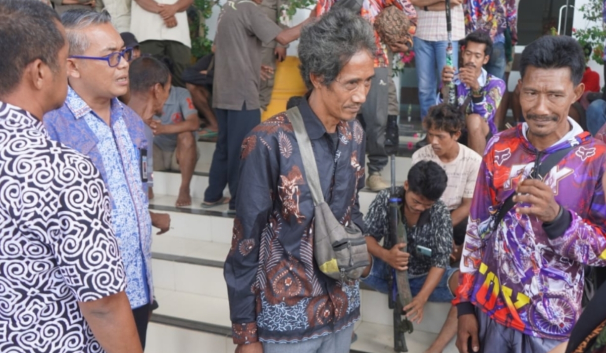 Puluhan Warga SAD Datangi Kantor Bupati Merangin, Semangat untuk Maju ...